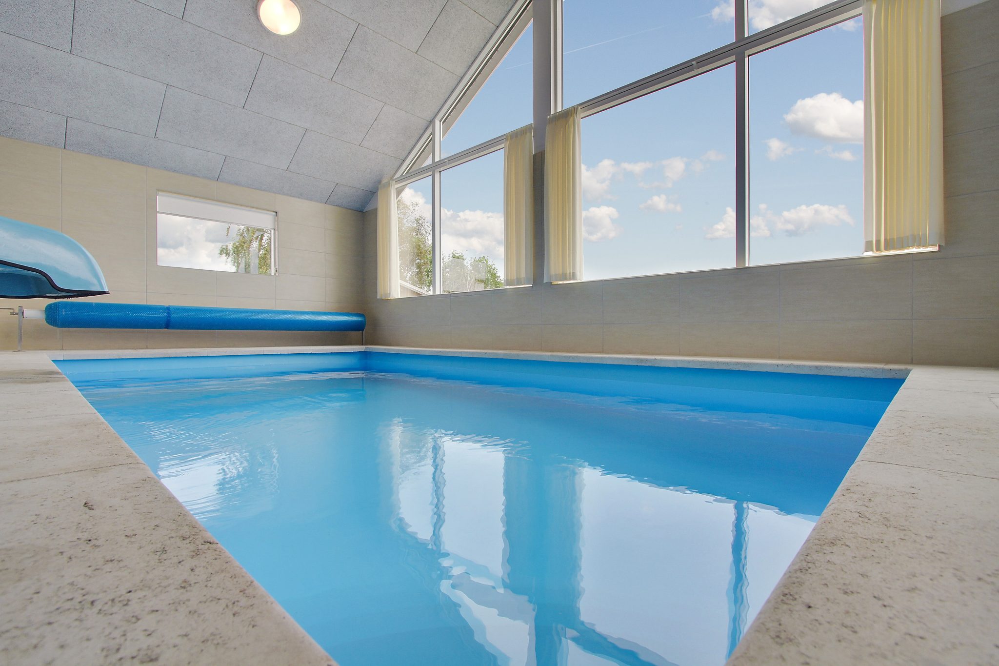 Sommerhus uge 42 med pool - Lej poolhus her | VillaVilla