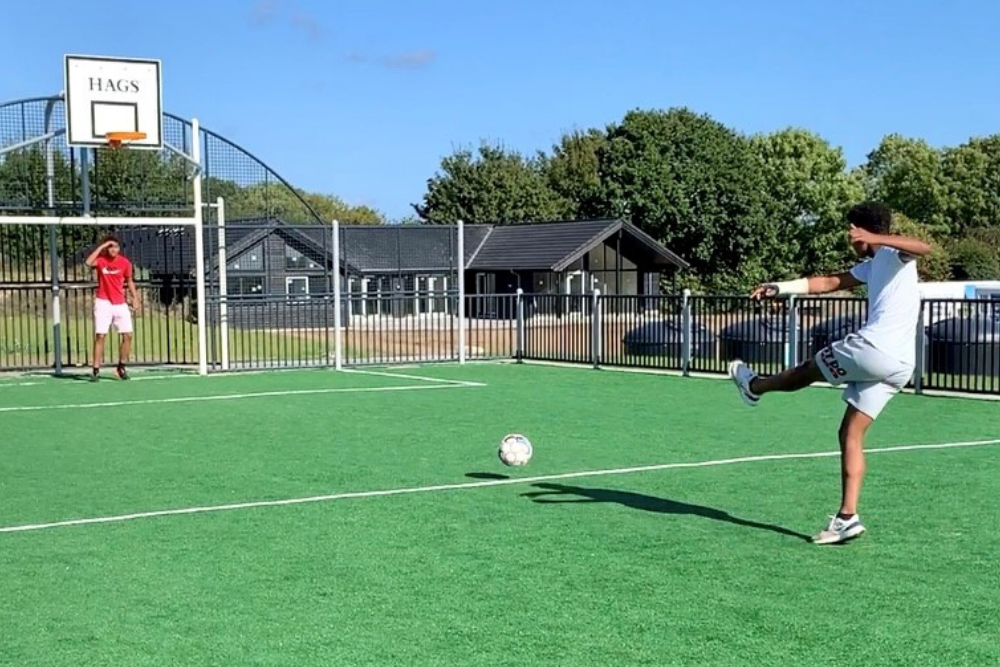 Lej et luksus sommerhus med pool til 12-30 personer her →